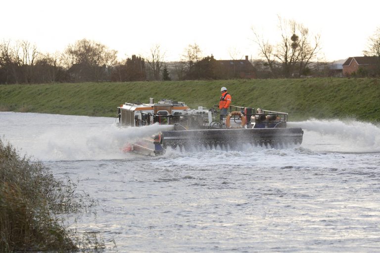 How water injection dredging works on the River Parrett - Somerset ...